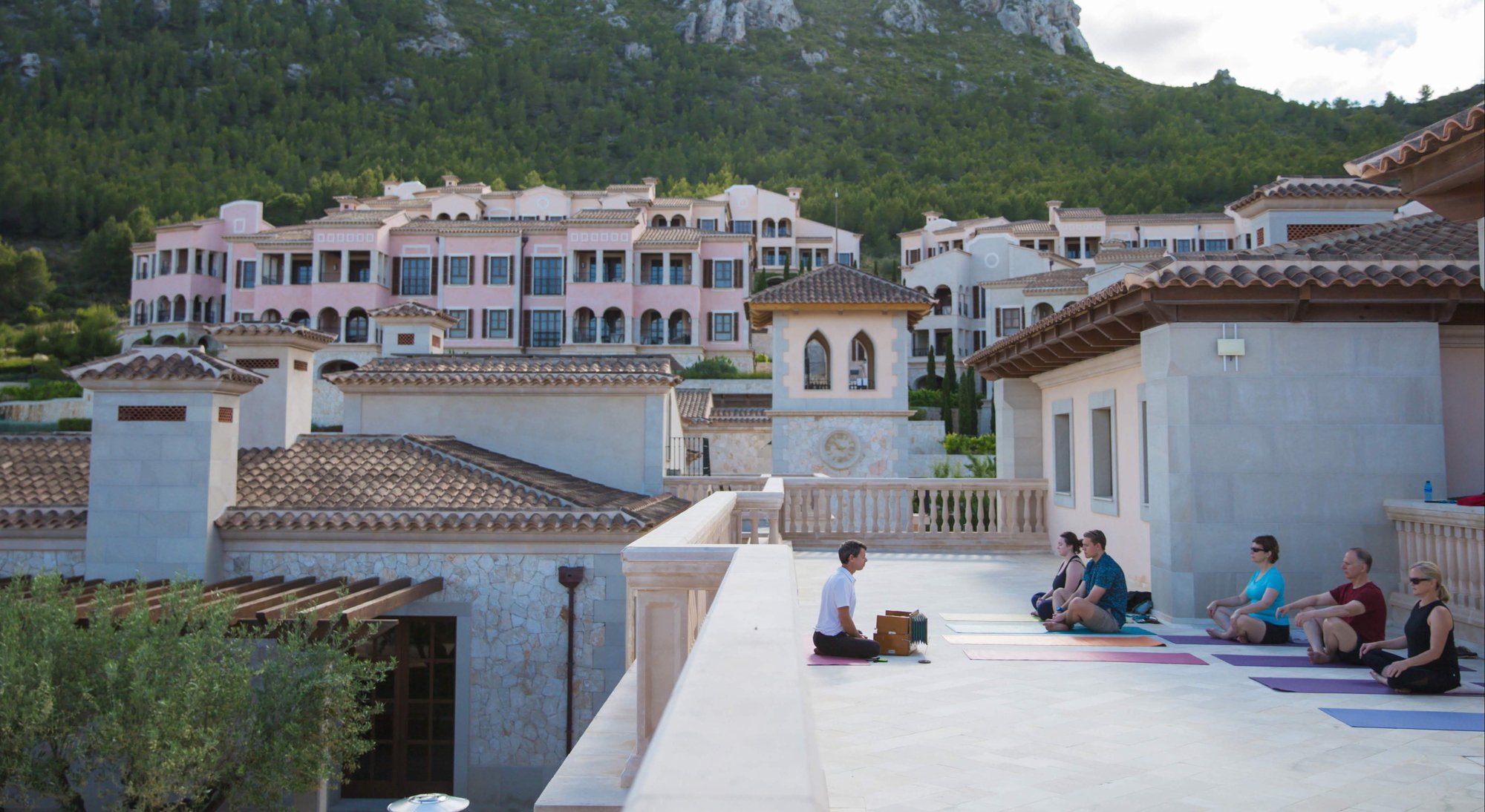 Sales incentive trip: how to make yours successful in 2027.